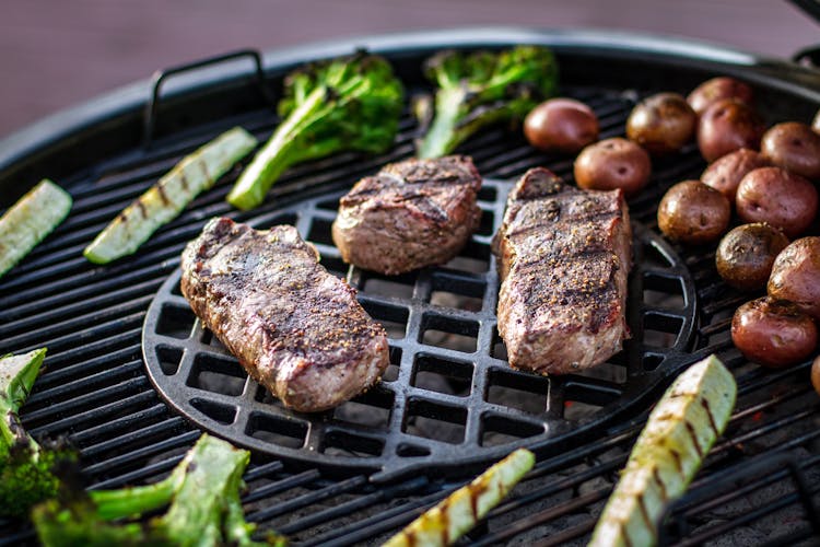 How to Grill over Direct Heat on your Summit Charcoal Grill | Burning ...